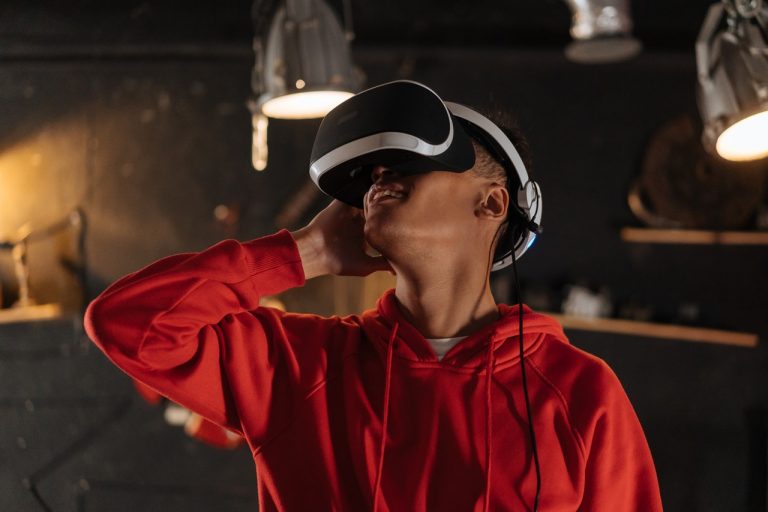 Watching Anime With VR Technology – I Source VC